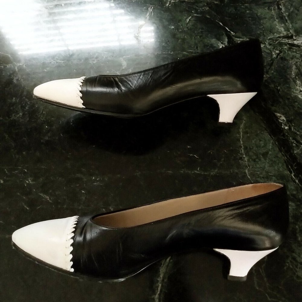 Chanel Classic Black & White Leather Cap Toe Heels Pu… - Gem